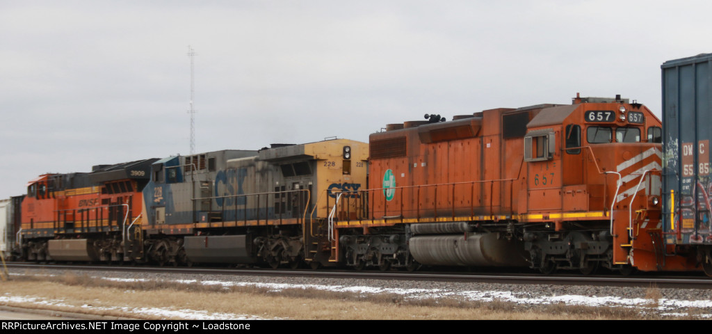 EJE 657 CSXT 228 BNSF 3909